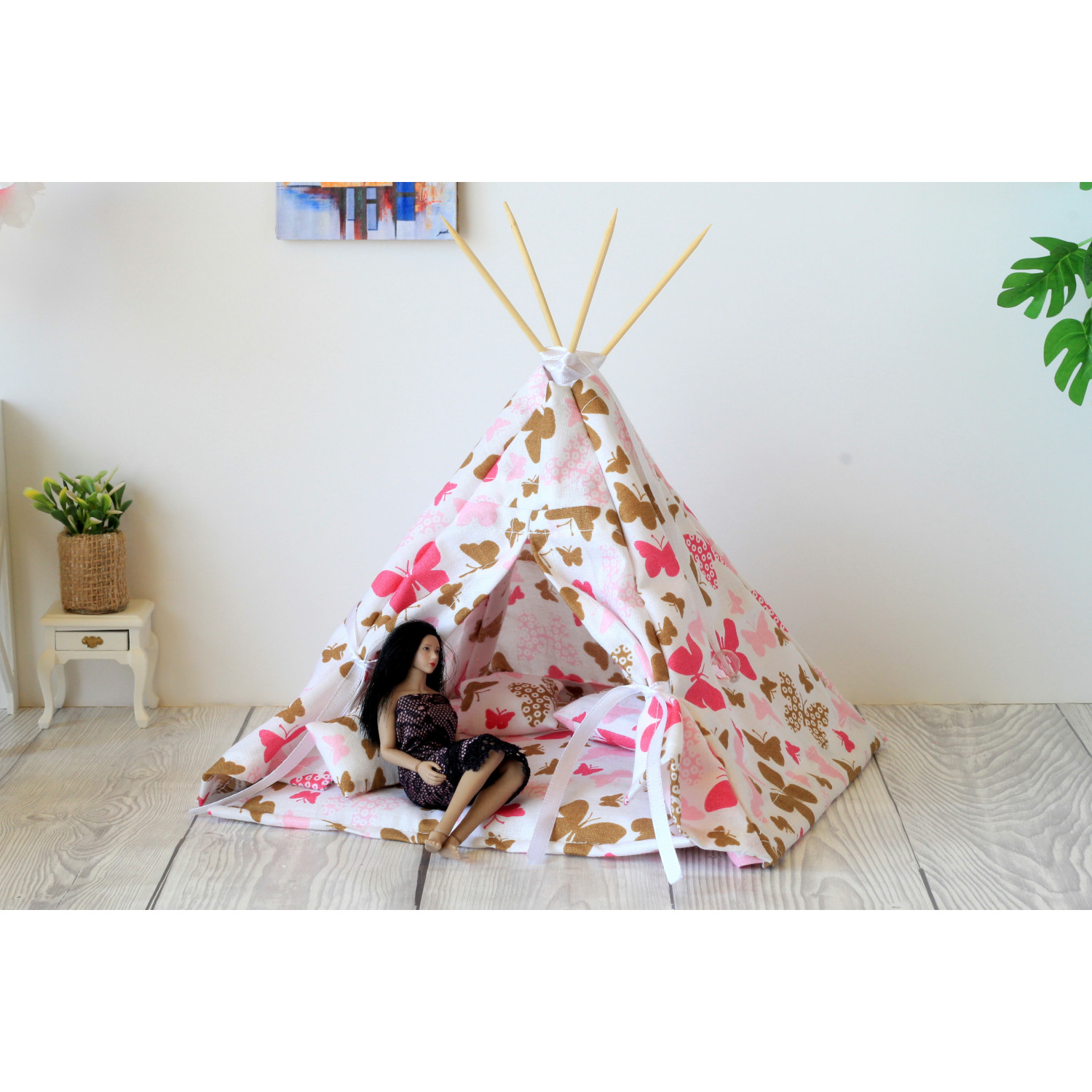 Miniature teepee tent. Tiny play-tent with mat pad pillows. 1:12 play scale