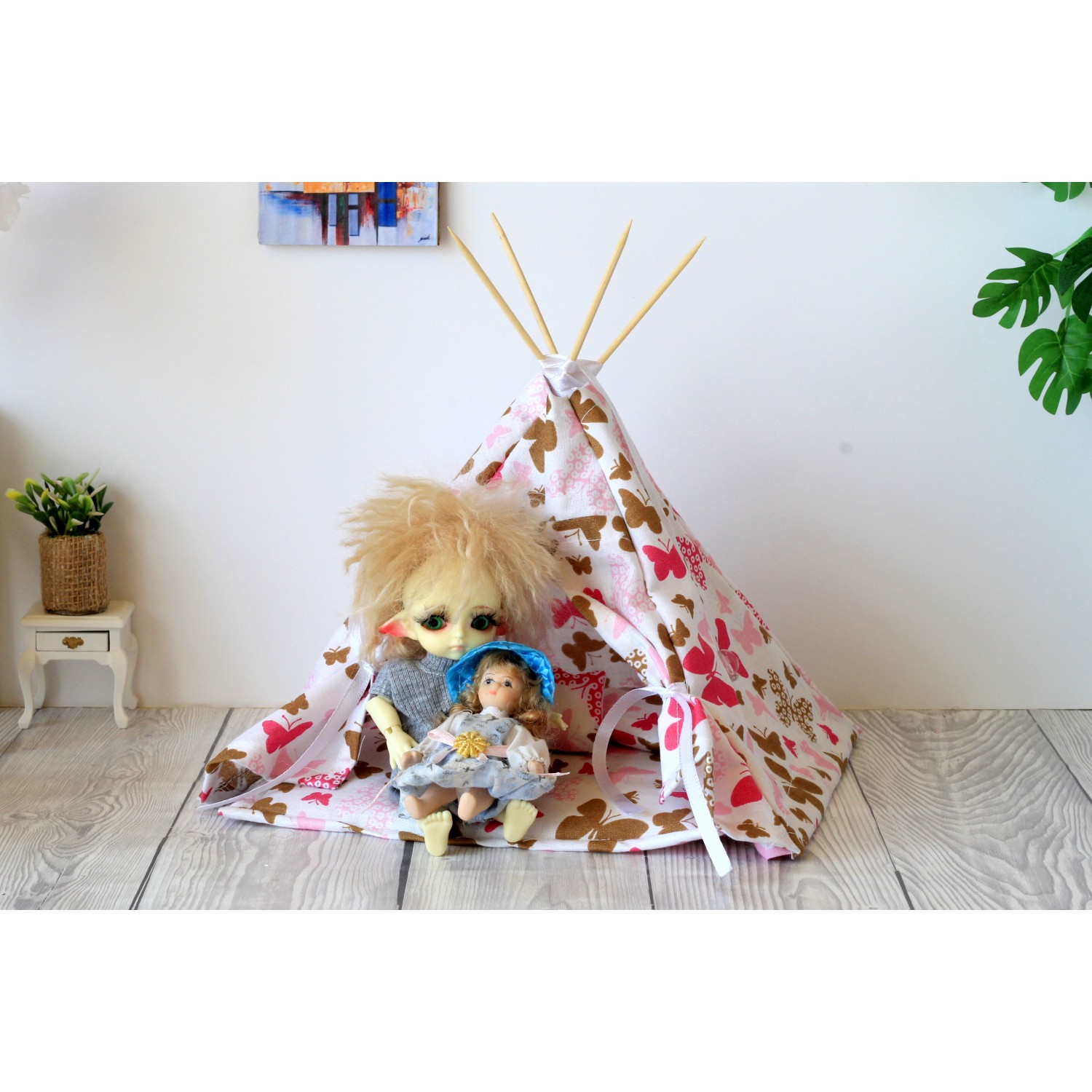 Miniature teepee tent. Tiny play-tent with mat pad pillows. 1:12 play scale