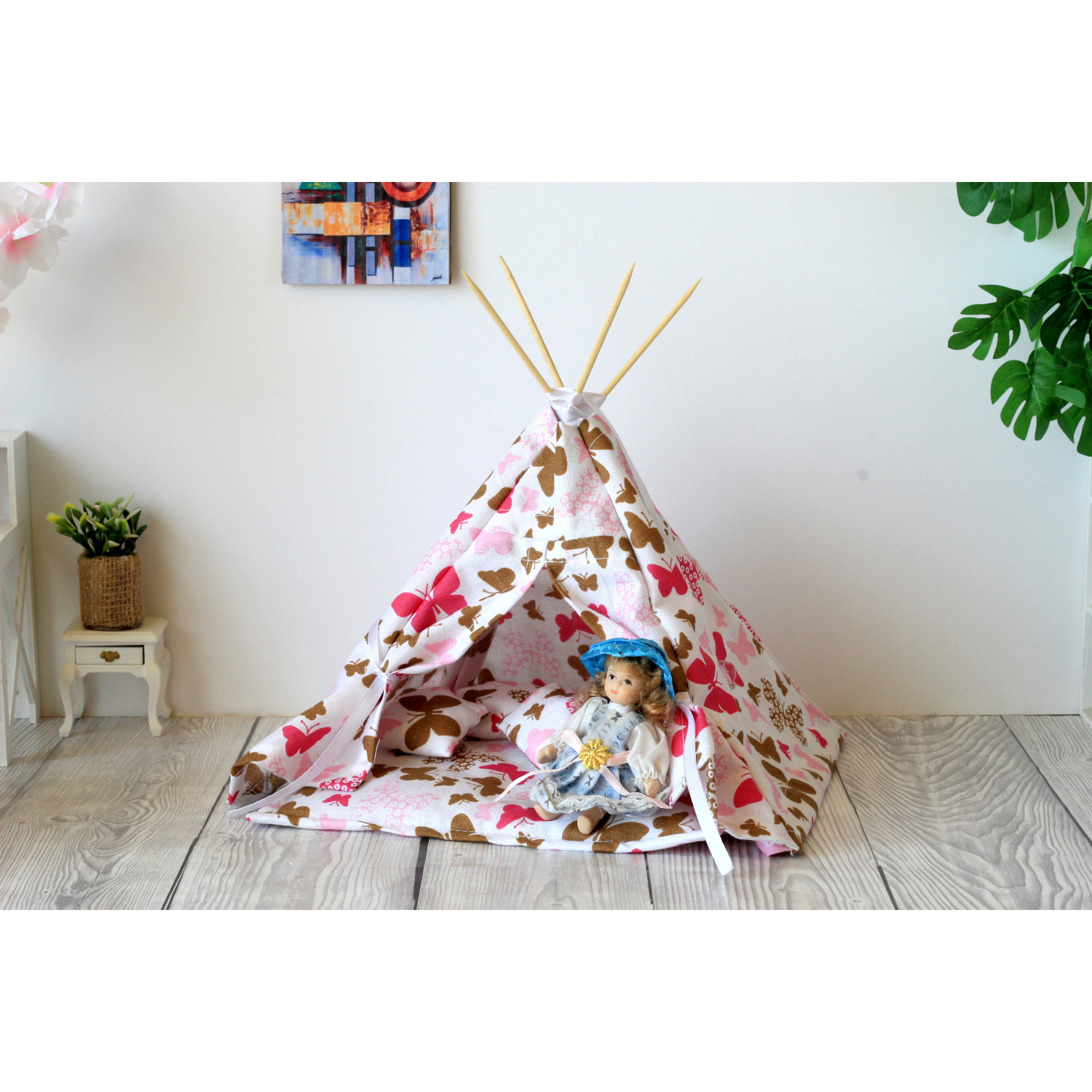 Miniature teepee tent. Tiny play-tent with mat pad pillows. 1:12 play scale